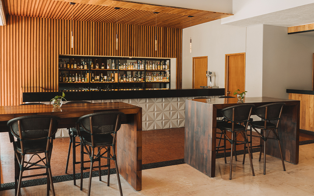 Volare Bar | Marival Emotions Resort & Suites